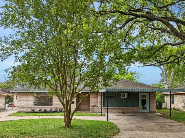 2203 Bron Holly Dr, Houston, TX 77018 | MLS #40972 | Compass
