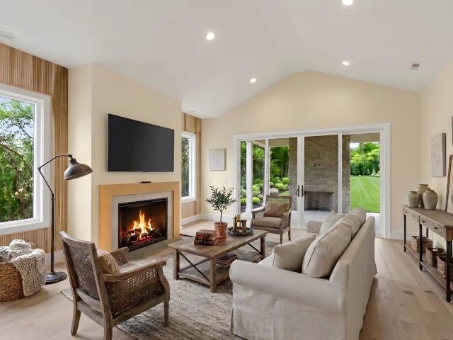 2203 Castleman Dr