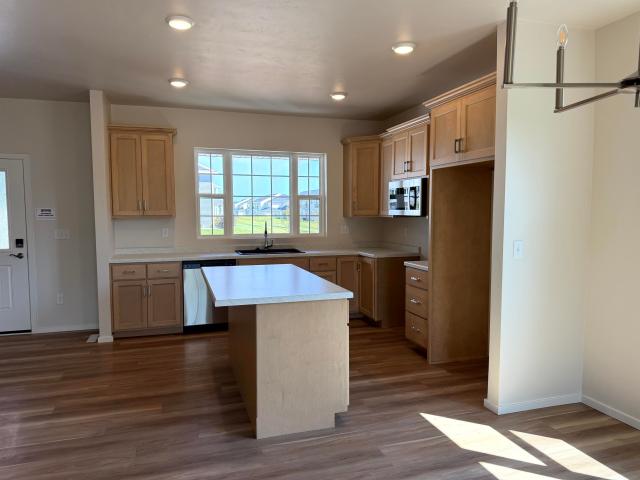 2203 golden gate drive