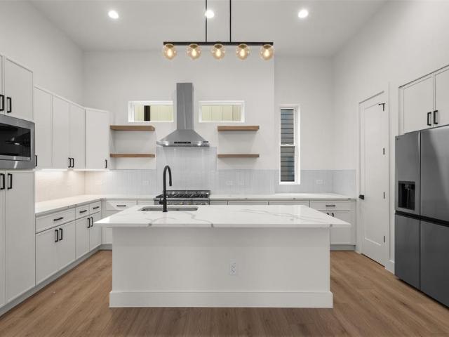 2203 Hondo Avenue # 202