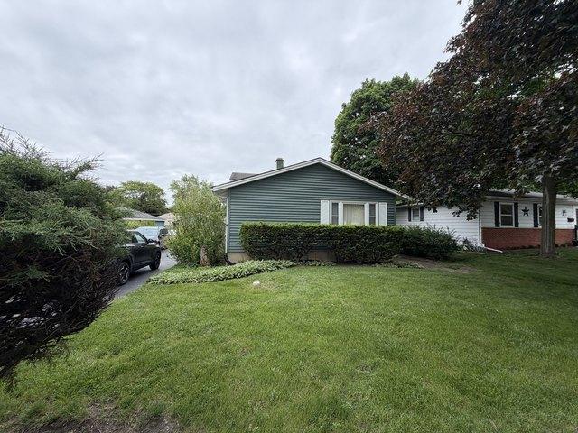 2203 Kirchoff Rd, Rolling Meadows, IL 60008