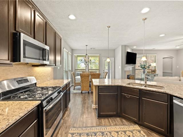 2203 Parker Court