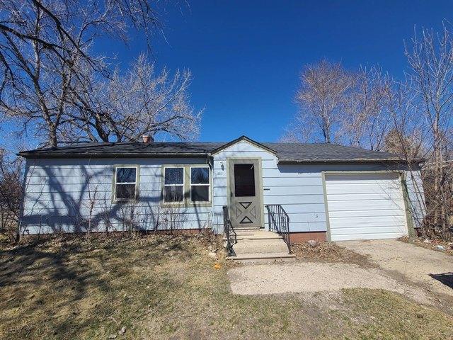 220 12th St W, Bottineau, ND 58318
