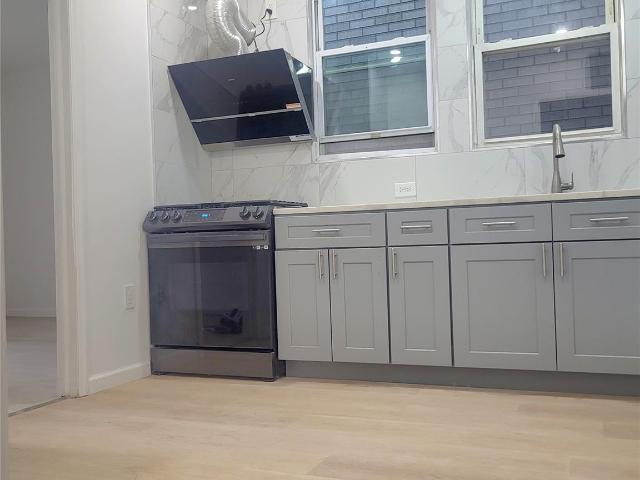220 13 Jamaica ave