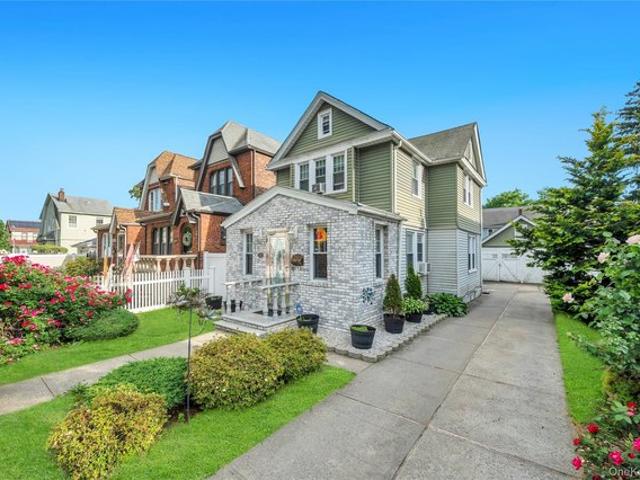 220 16 th Ave, Queens Village, NY 11429