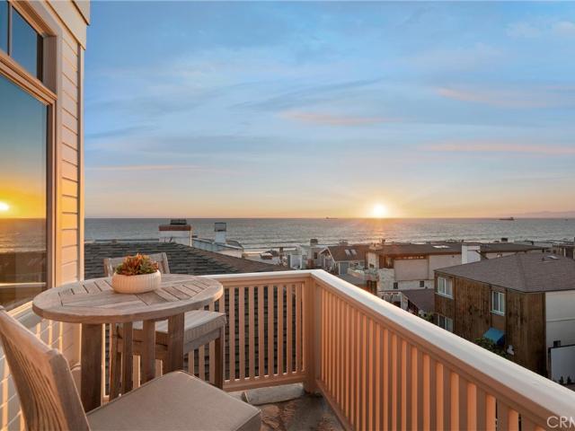 220 20th St, Manhattan Beach, CA 90266 | MLS #SB26008 | Compass