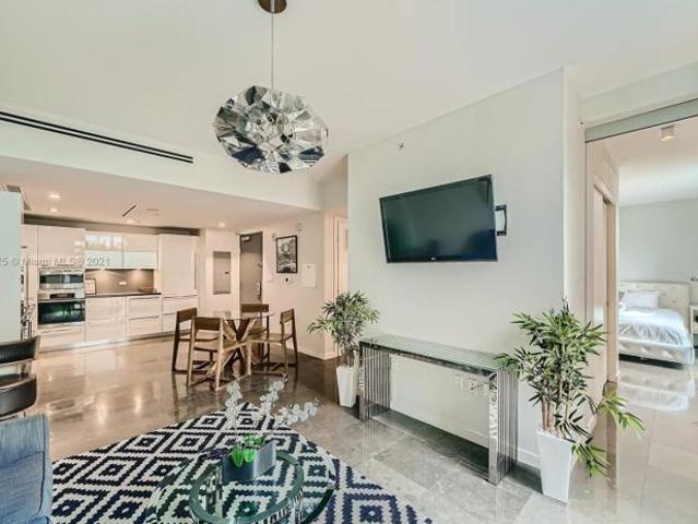 220 21st St #212 Miami Beach, FL 33139