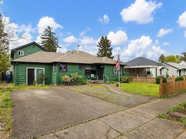 220 21st St, Springfield, OR 97477