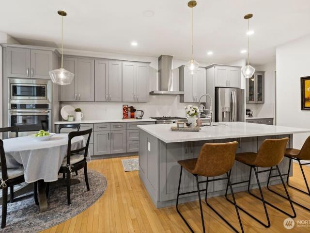 220 246th Court NE
