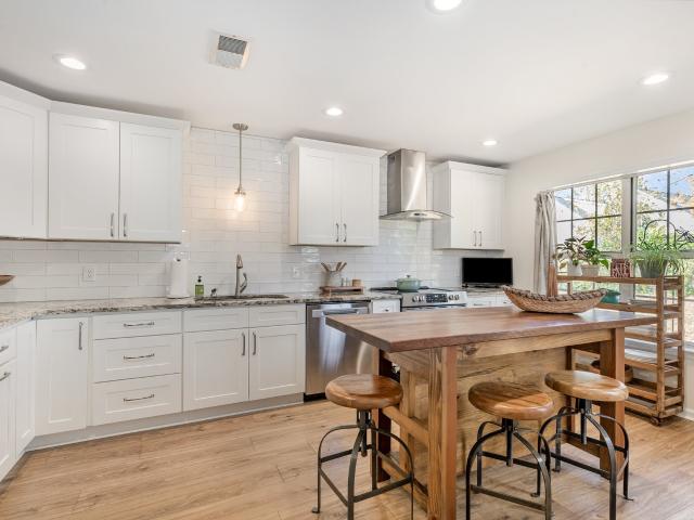 220 Cottage Pl