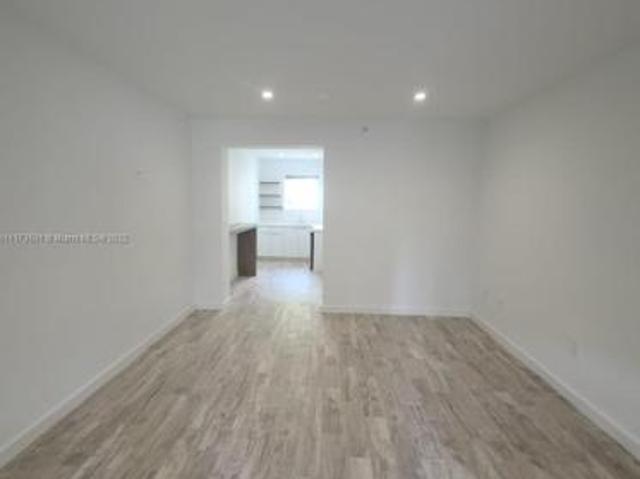 220 Collins Ave #6B Miami Beach, FL 33139