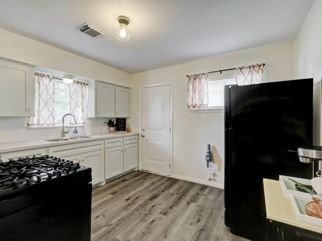 220 Caplin St, Houston, TX 77022 | MLS #89862
