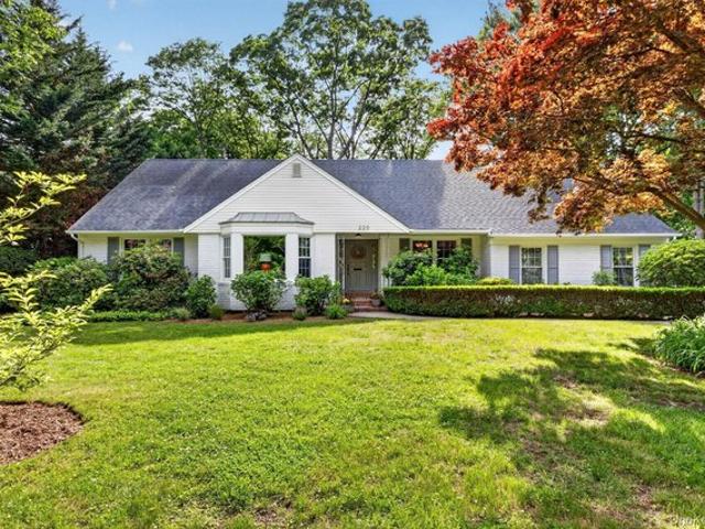 220 Cherry Valley Ave, Garden City, NY 11530