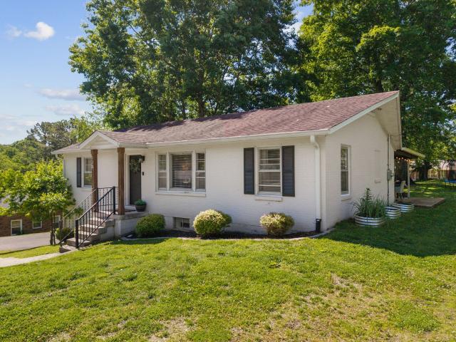 220 Crestland Dr