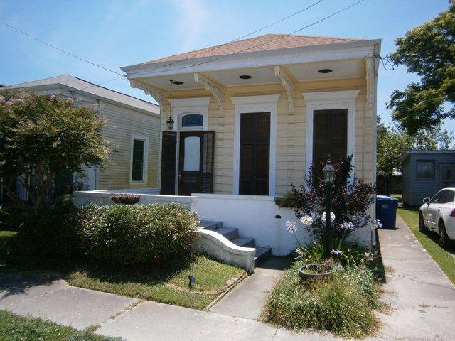 220 Amelia St, Gretna, LA 70053