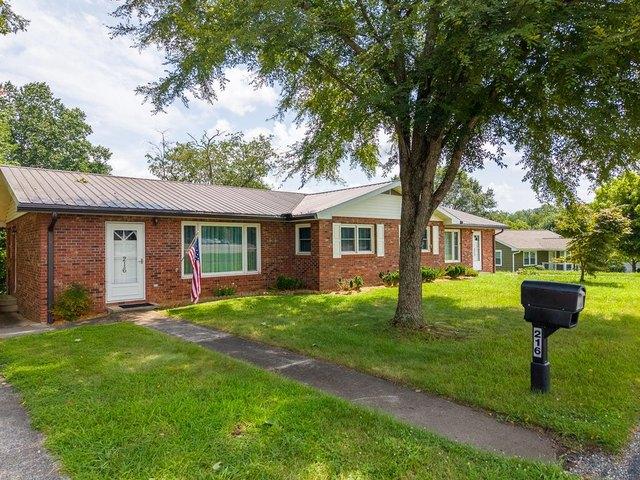 220 Allman Dr, Franklin, NC 28734