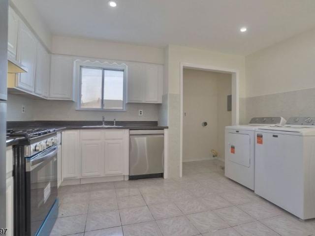 220 Astoria Pl Unit# 2, Union Twp. Us, nj