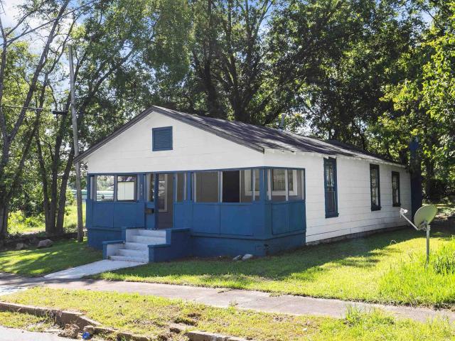 220 Avenue Z