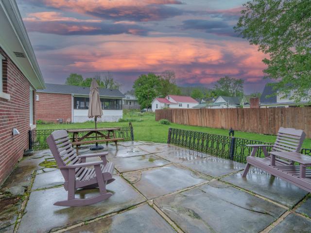 220 Bays Avenue