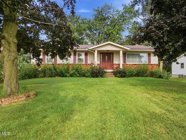 220 Barden St, Lyons, OH 43533