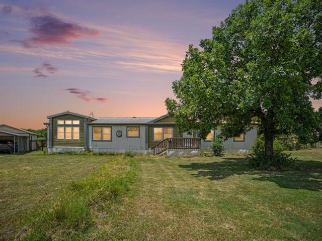 220 Barker Rd, Ennis, TX 75119