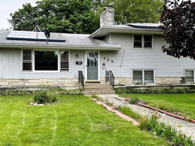 220 Beacon Dr, Belvidere, IL 61008
