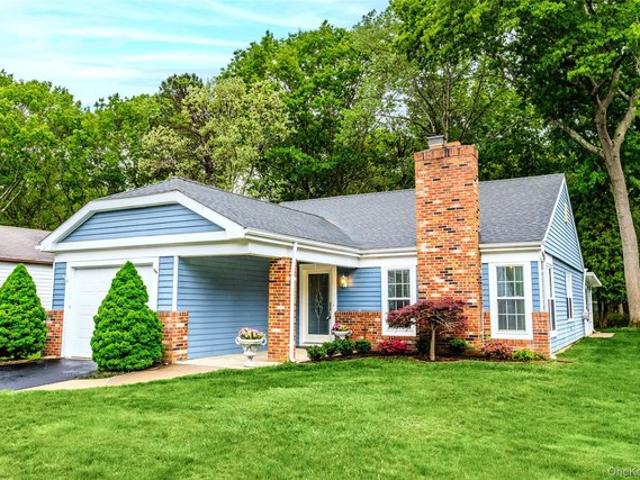 220 Belfast Ln, Ridge, NY 11961