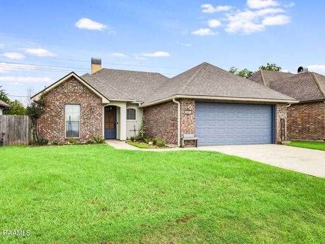 220 Bentgrass Dr, Lafayette, LA 70508