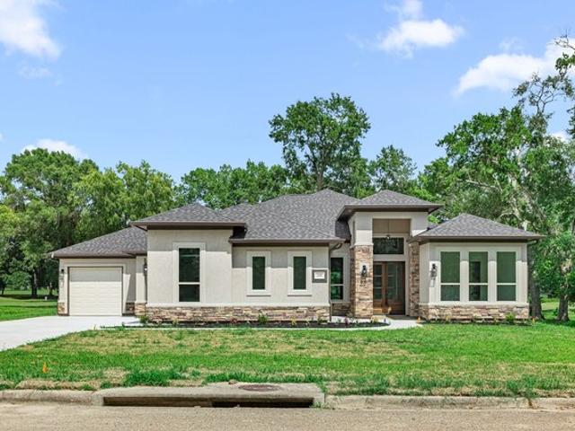 220 Birdie Dr, Hempstead, TX 77445