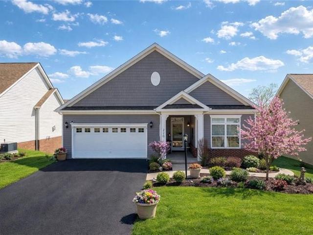 220 Bridle Ln, Washington, PA 15301