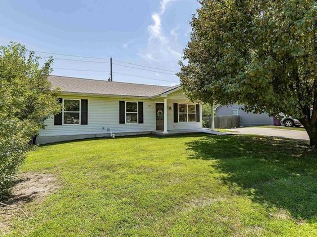 220 Brookmont Dr, Manhattan, KS 66502
