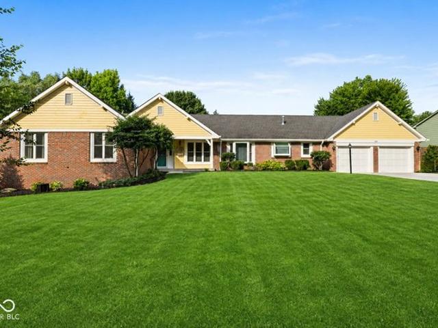 220 Governors Ln, Zionsville, IN 46077