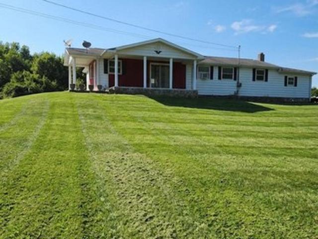 220 Gillespie Rd, Pounding Mill, VA 24637
