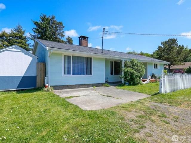 220 Grand Army St, Westport, WA 98595