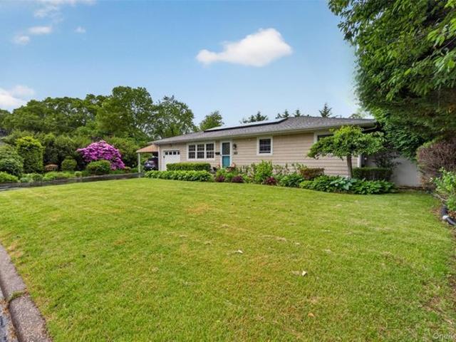 220 Grant Ave, Saint James, NY 11780