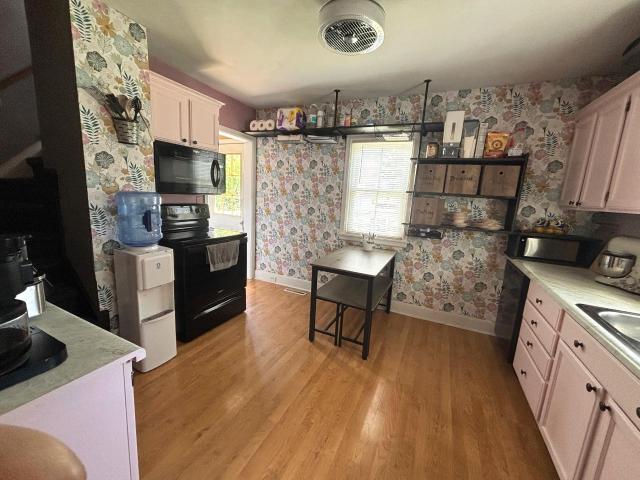 220 Green Street W