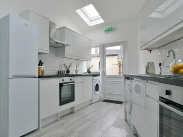 220 Du Cane Road, London, W12 0BJ, United Kingdom | Room for rent #154592208 | Rentberry
