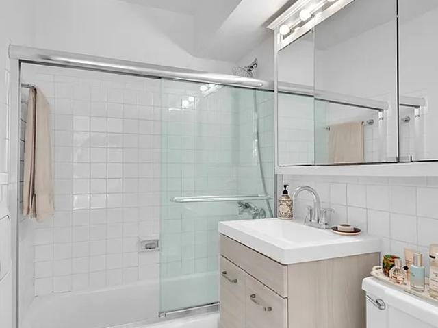 220 E 67TH Street 4B