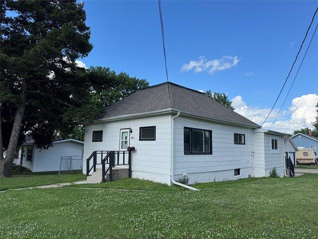 220 E 10th St S, Newton, IA 50208