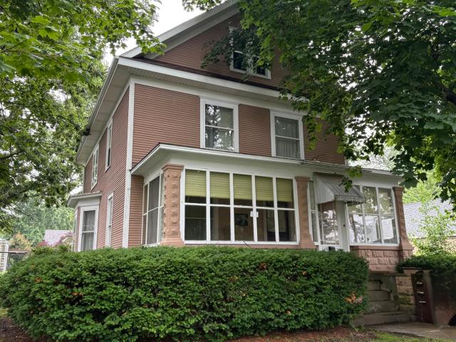 220 E Avenue