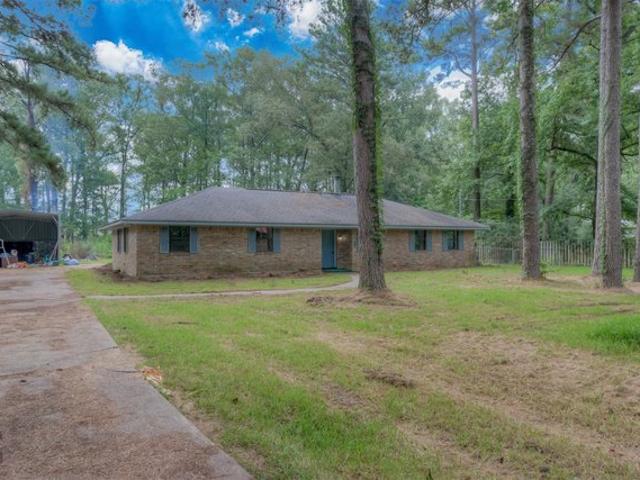 220 E Cloverleaf Dr, Haughton, LA 71037