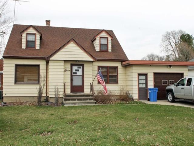 220 E Franklin St, Denver, IA 50622