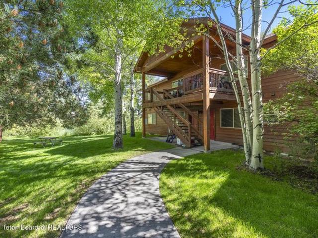 220 E Homestead Rd Apt 207, Victor, ID 83455