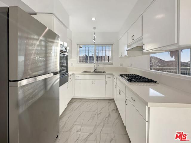 220 E Hyde Park 4