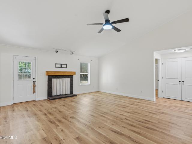 220 E Lakeridge Landing