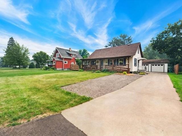 220 E Locust St, Duluth, MN 55811