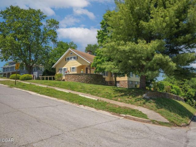 220 E Mckinney Street