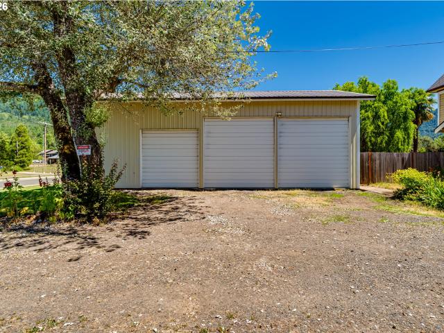 220 e main st