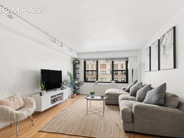 220 East 57th Street, New York, NY