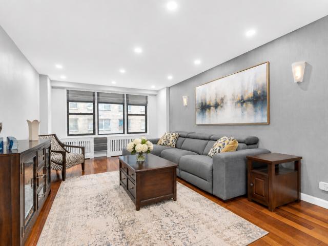 220 East 54th Street, New York, NY
